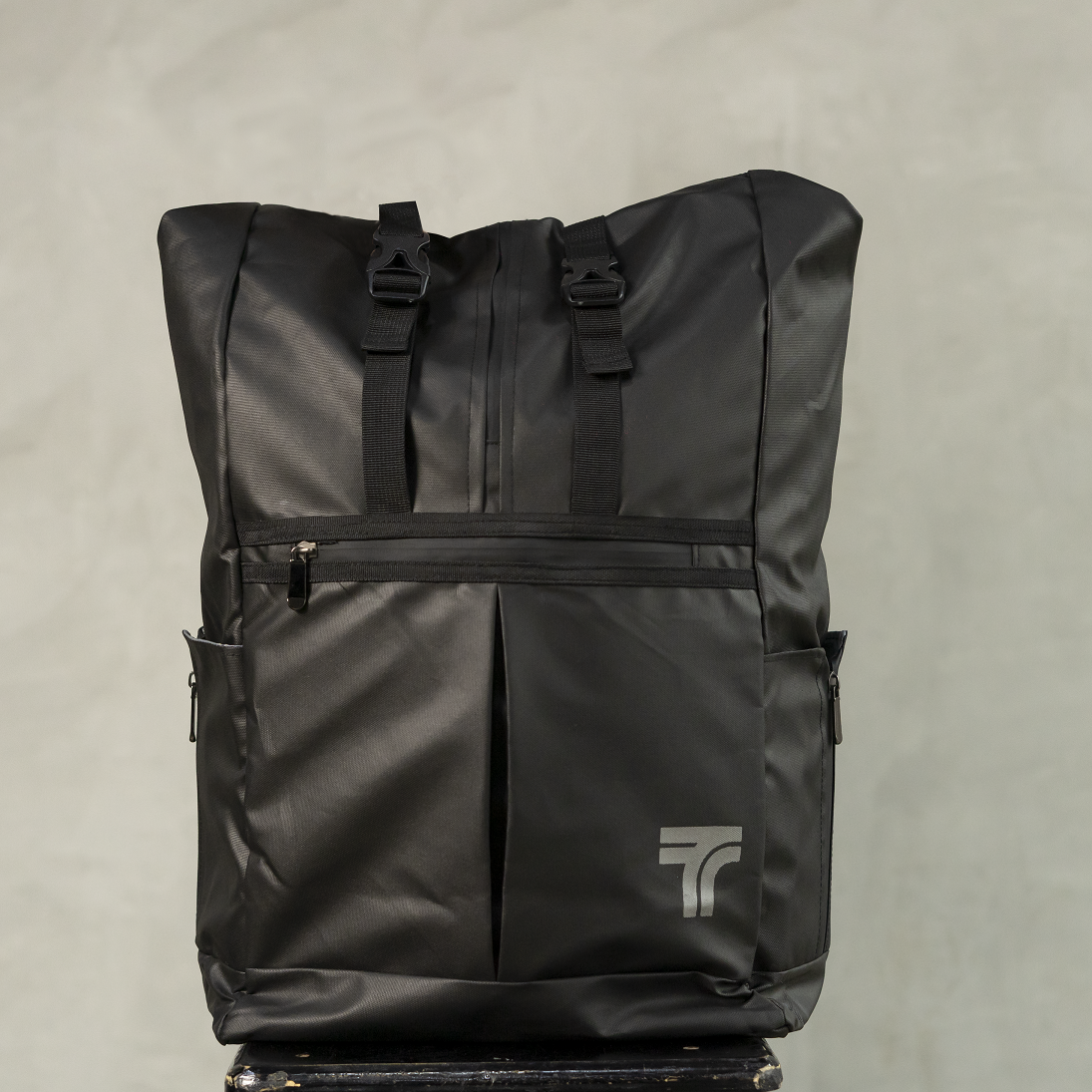 Day Laptop Roll Top Backpack 27L BLACK – Timoor Official